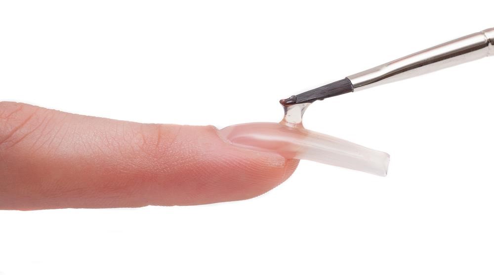 Lengthening nails with builder gel