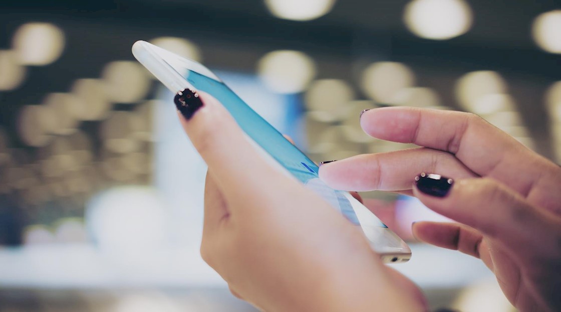 Robotic AI manicures will be available in US airport spas in 2023